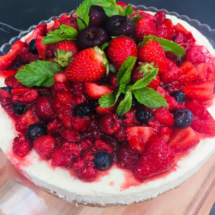 Deleitate con este increíble cheesecake de frutos rojos