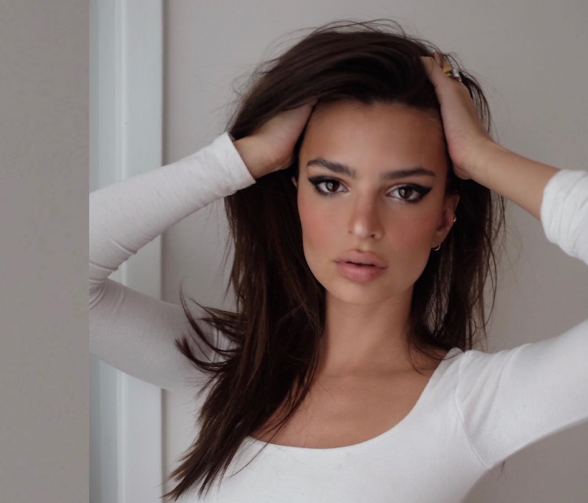 Emily Ratajkowski mostró en primer plano uno de sus más destacados ...