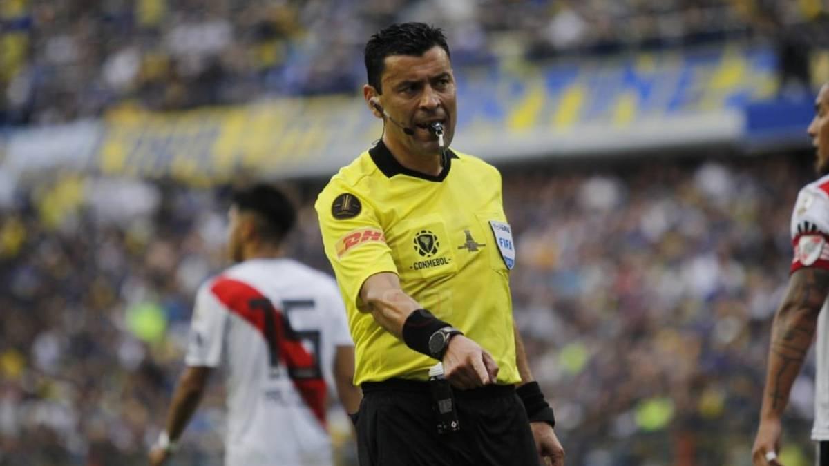 El chileno Roberto Tobar será el árbitro en el debut de Argentina