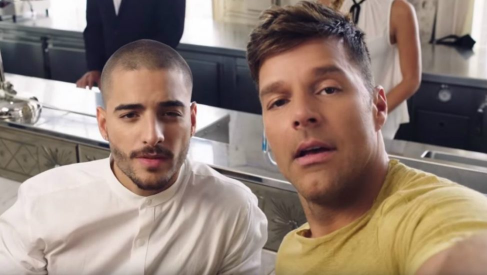 Maluma promociona en pijama y en su mansión su nueva canción con Ricky ...