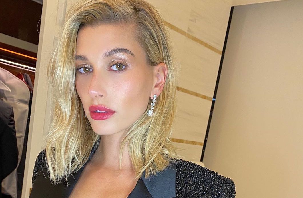Hailey Baldwin confesó la causa del defecto físico que intriga a sus ...