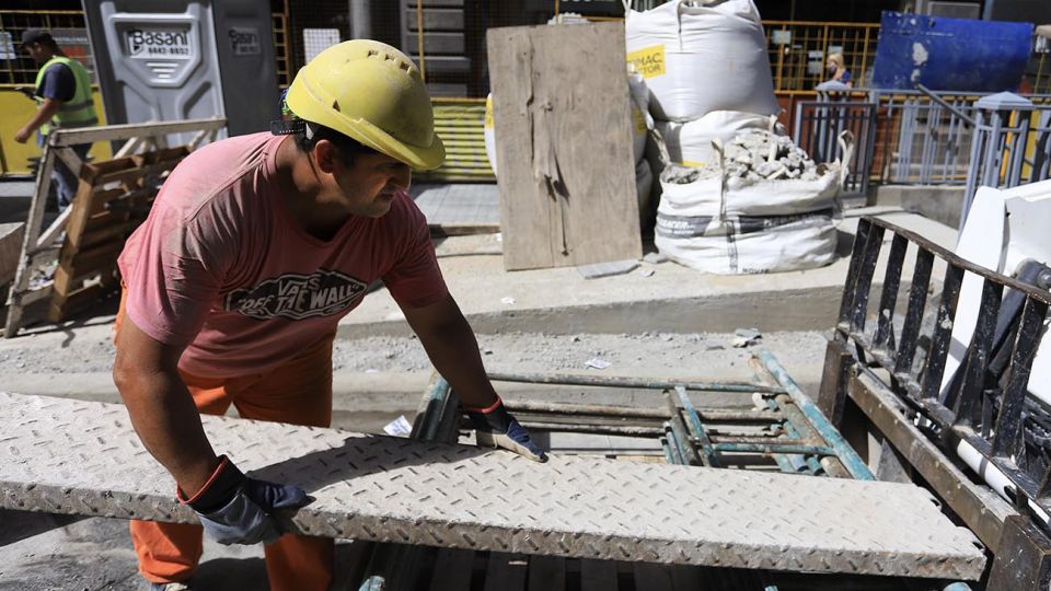 Boom de la construcción: corralones vs acereras