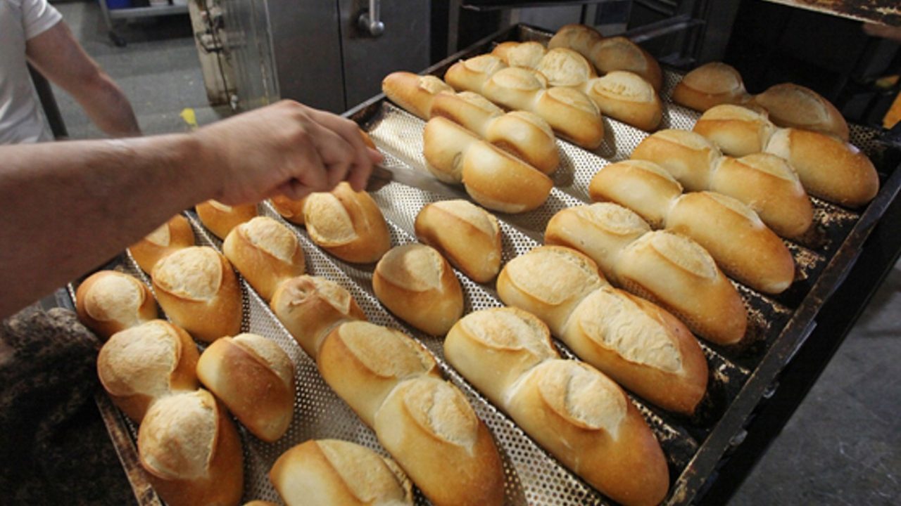 El Gobierno busca retrotraer el precio del pan a febrero