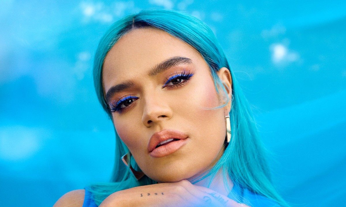Karol G perdió la pollera en pleno show y los fans aplaudieron su reacción