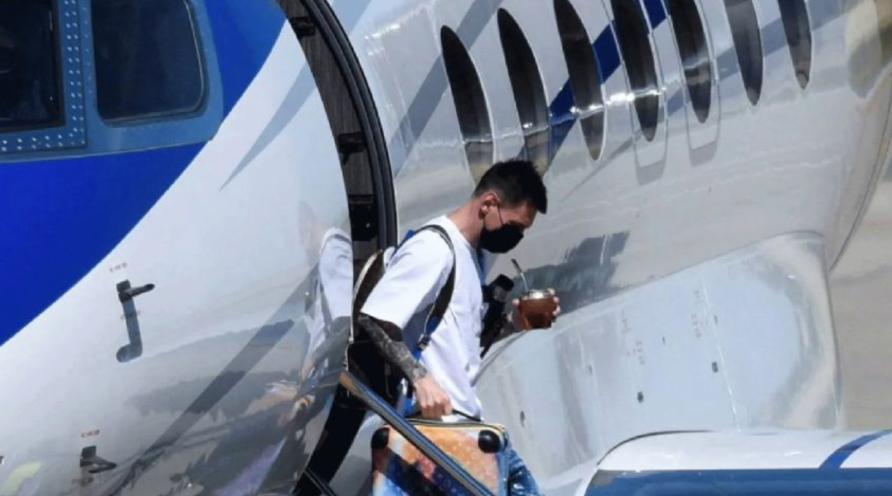 Lionel Messi aterrizó en París para sumarse al PSG
